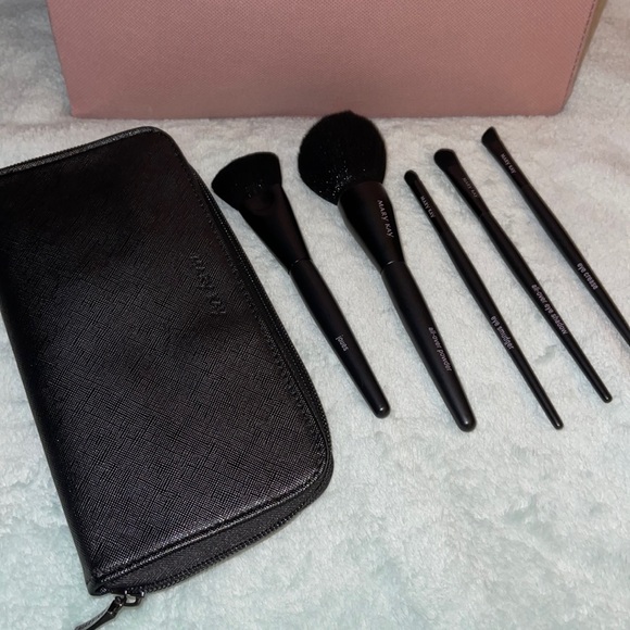 Mary Kay | Makeup | Mary Kay Essential Brush Collection Brand New ...